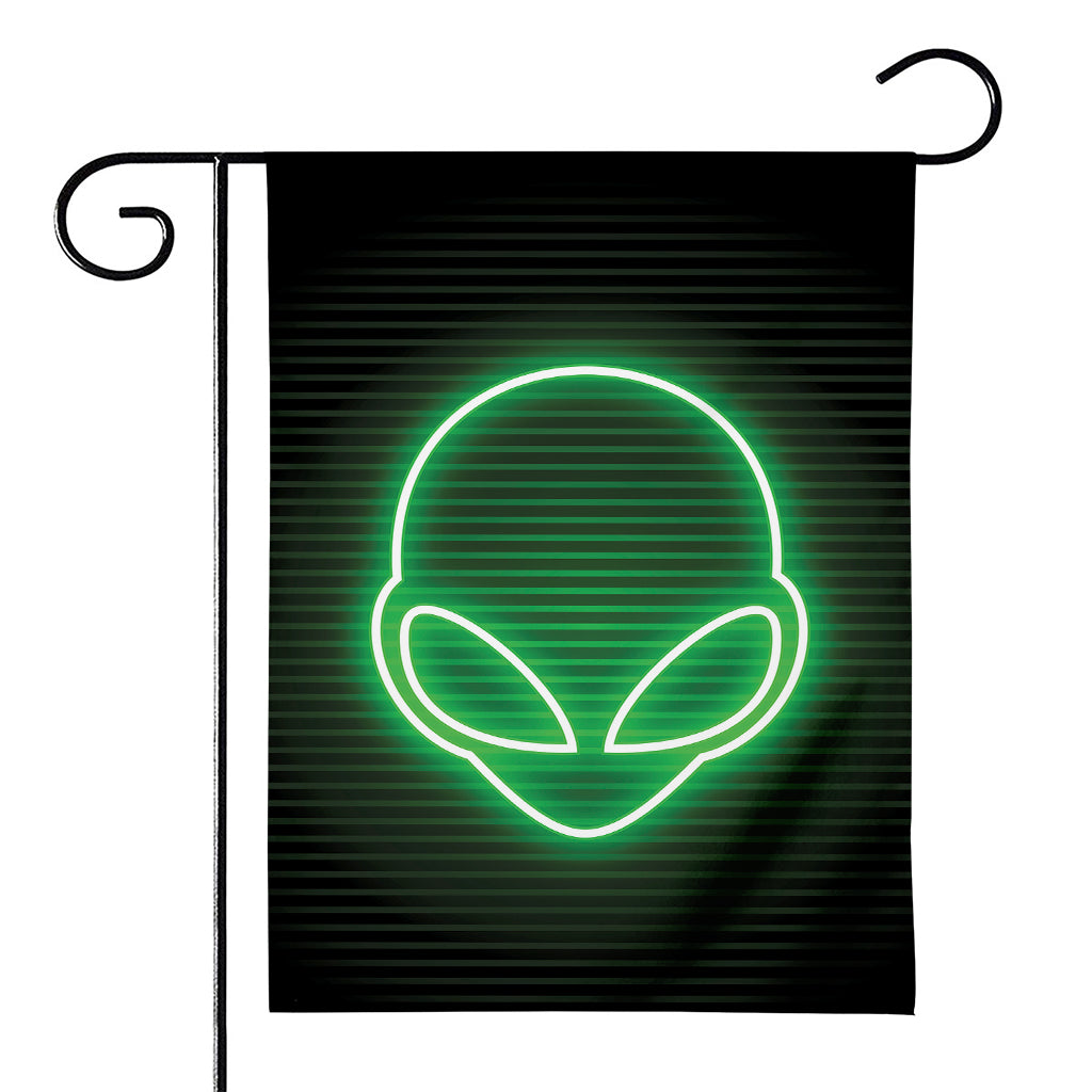 Green Light Alien Print House Flag – GearFrost