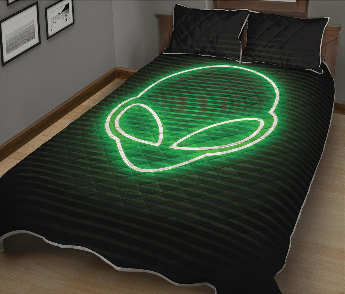Green Light Alien Print Quilt Bed Set – GearFrost