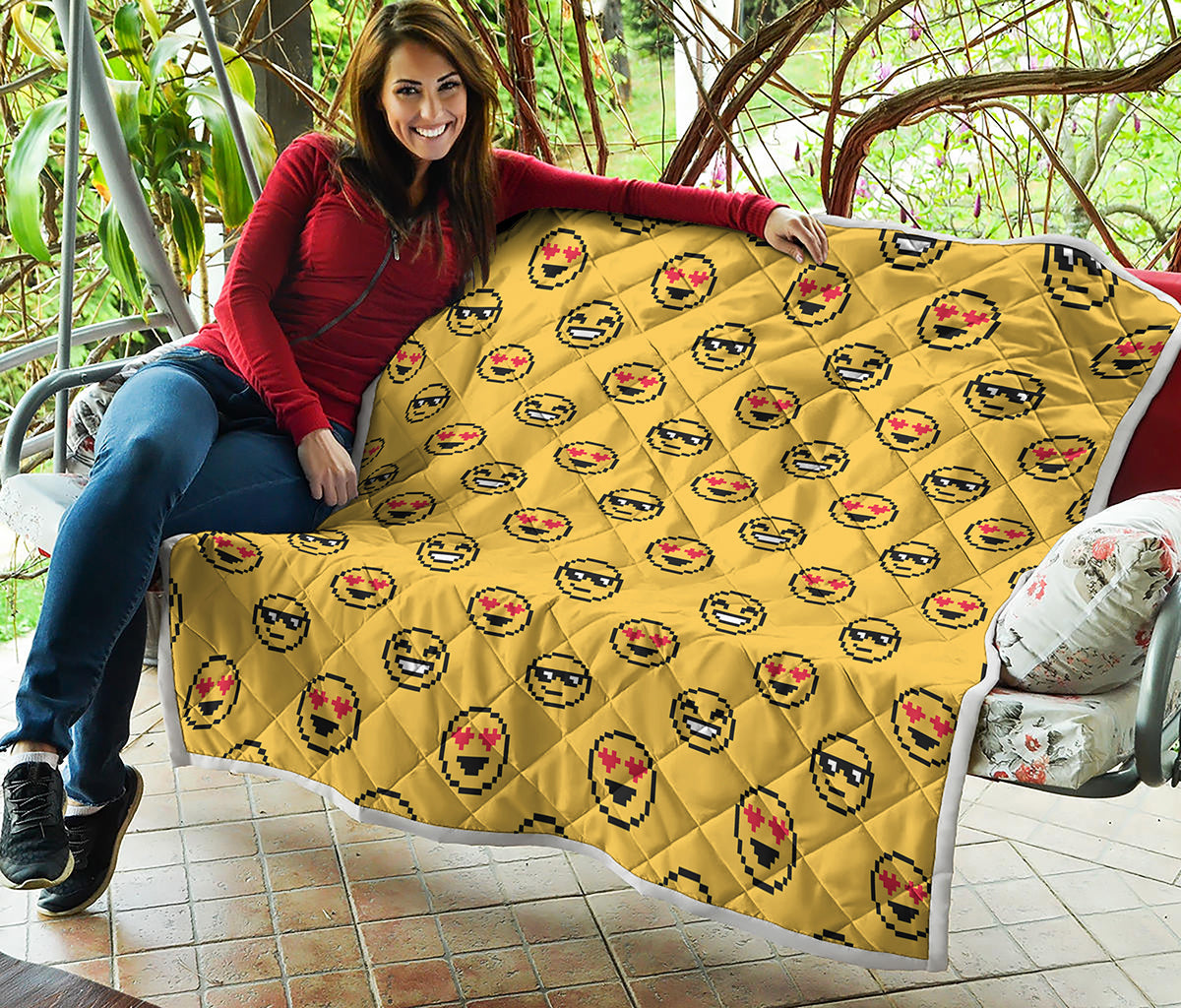 Pixel Emoji Pattern Print Quilt – GearFrost
